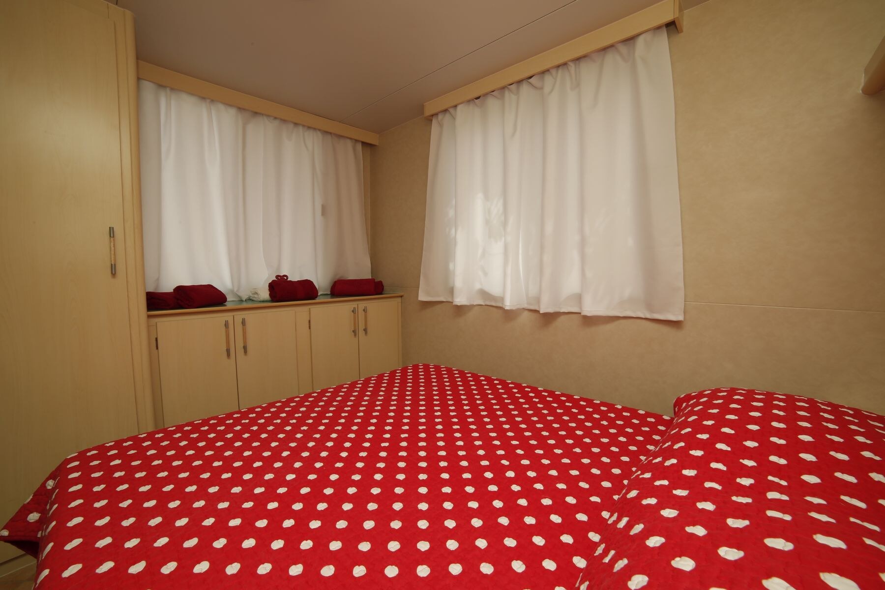 Bol Pool houses - Santo