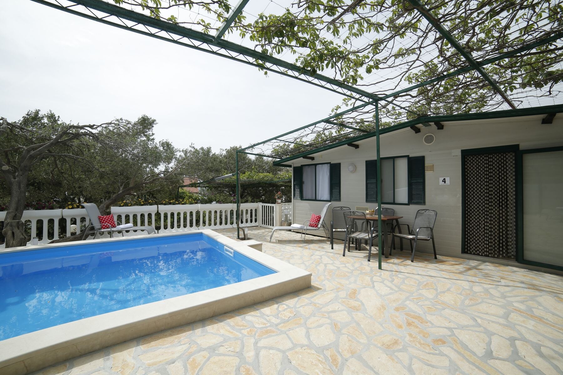 Bol Pool houses - Santo