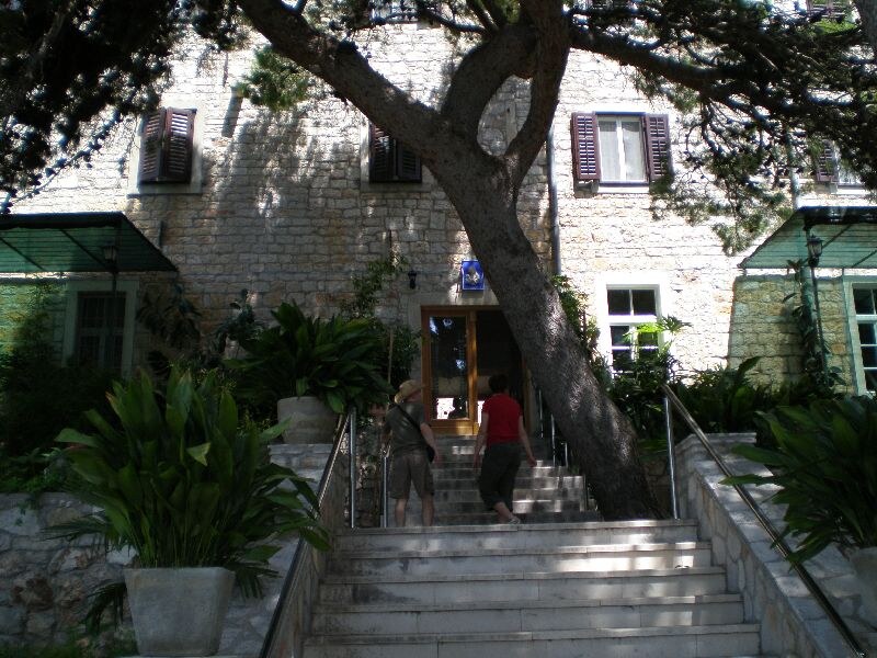 Dominikanski samostan Bol